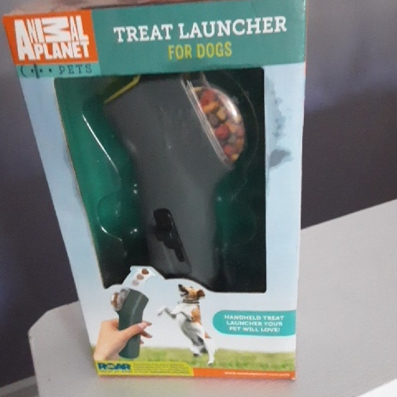 Animal Planet | Dog | Animal Planet Green Treat Launcher For Dogs ...